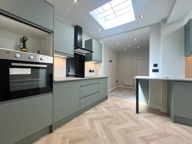 Bournville Lane, Birmingham, West Midlands B30, 3 bed flat to rent, £1,300 pcm | PrimeLocation