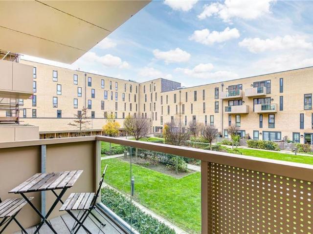 Bovet Court, London E1 2 bed flat to rent £2,400 pcm £554 pw