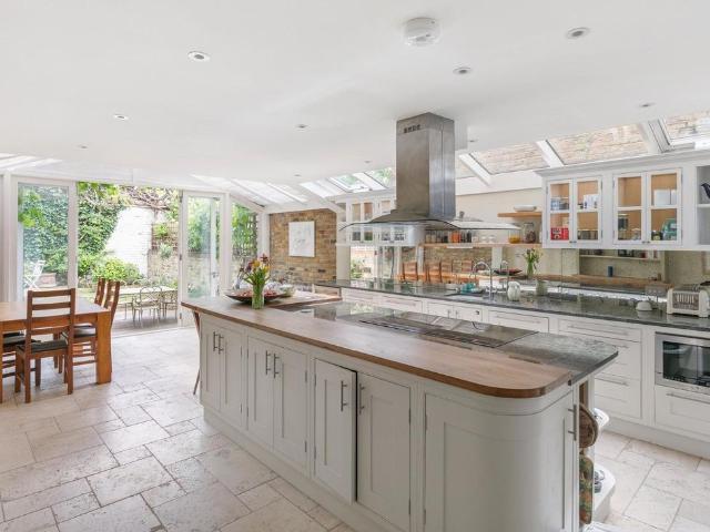 Bovingdon Road, Fulham, London SW6, 5 bed terraced house to rent, £11,917 pcm | PrimeLocation