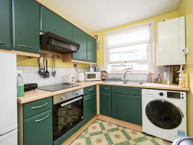 Bow Common Lane, Bow, London, E3 1 bed flat to rent £3,000 pcm £692 pw