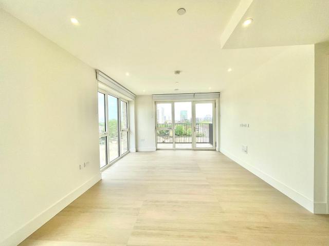 Bow Common Lane, London E3, 2 bed flat to rent, £3,000 pcm | PrimeLocation