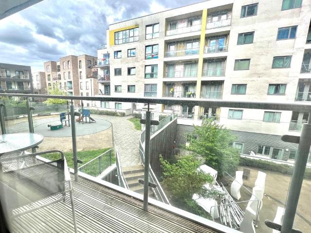 Bow Common Lane, London, E3 3 bed apartment to rent £2,700 pcm £623 pw