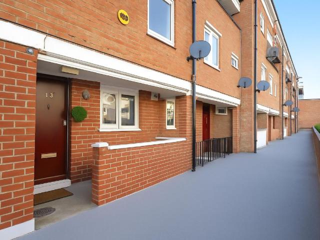 Bow Common Lane, London E3, 3 bed property to rent, £2,750 pcm | PrimeLocation