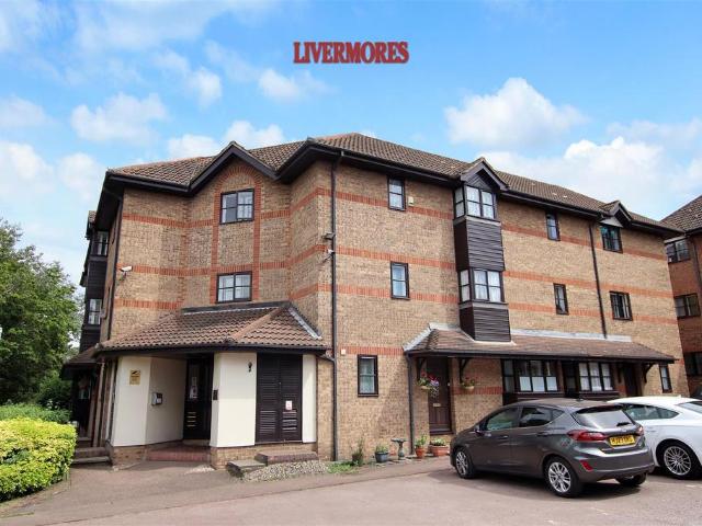 Bow Arrow Lane, Dartford, Kent 2 bed flat to rent £1,375 pcm £317 pw