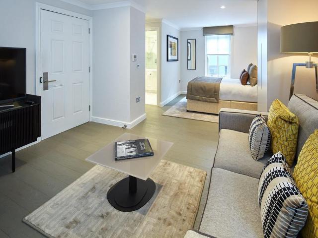 Bow Lane, London EC4M Studio to rent £4,117 pcm £950 pw