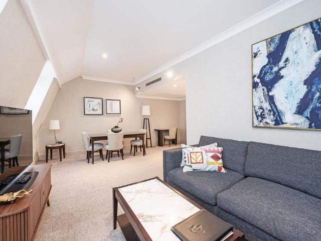 Bow Lane, St Pauls, London, EC4M 2 bed flat to rent £6,933 pcm £1,600 pw