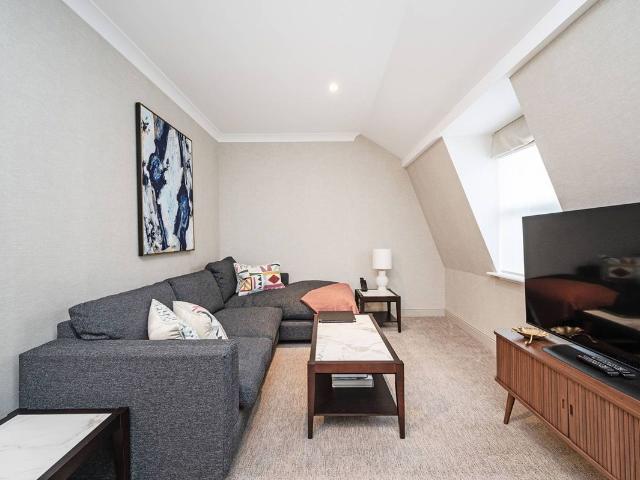 Bow Lane, St Pauls, London EC4M, 2 bed flat to rent, £6,933 pcm | PrimeLocation