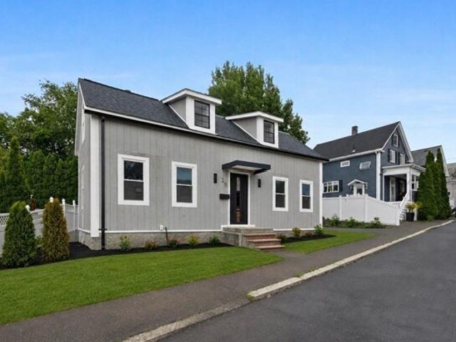 Bow St, Salem, Home For Sale