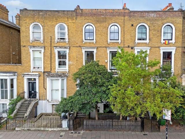 Bow Road, Bow E3, 2 bed flat to rent, £2,200 pcm | PrimeLocation