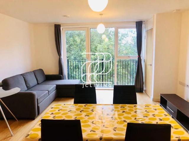 Bow Road, London 2 bed house to rent £2,817 pcm £650 pw
