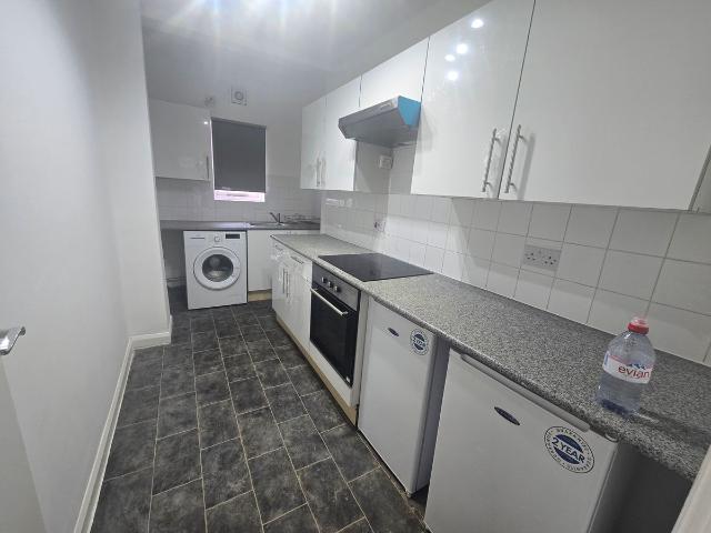 Bow Road, London E3, 3 bed flat to rent, £2,395 pcm | PrimeLocation