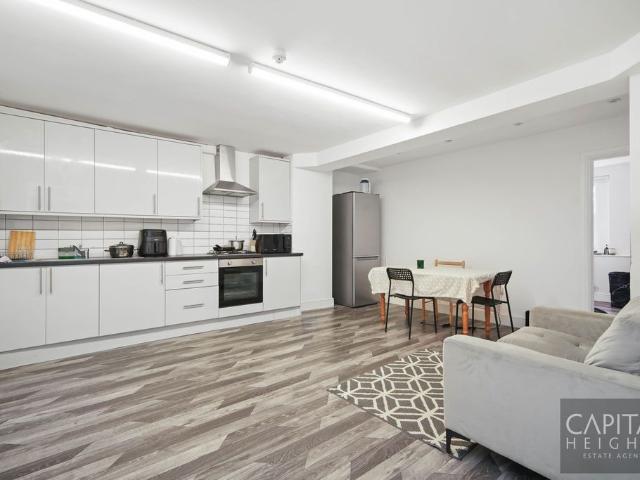 Bow Road, London E3, 3 bed flat to rent, £3,250 pcm | PrimeLocation