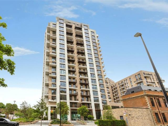 Bow View Apartments, 2 Maple Mews. 2 bed flat to rent £3,200 pcm £738 pw