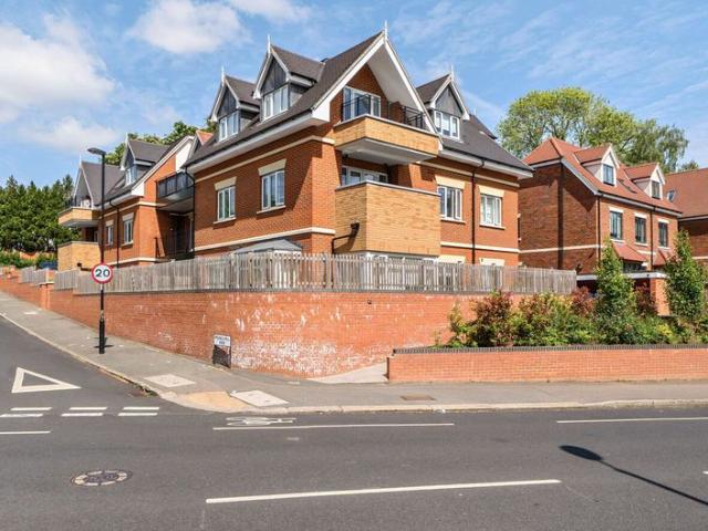 Bowdon House, Foxley Lane, West Purley CR8, 2 bed flat to rent, £2,000 pcm | PrimeLocation