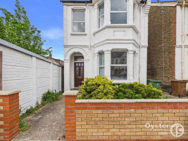 Bowen Road, Harrow, HA1 4 bed detached house to rent £2,750 pcm £635 pw