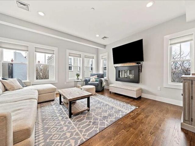 Bowen St Apt,boston, Condo For Sale