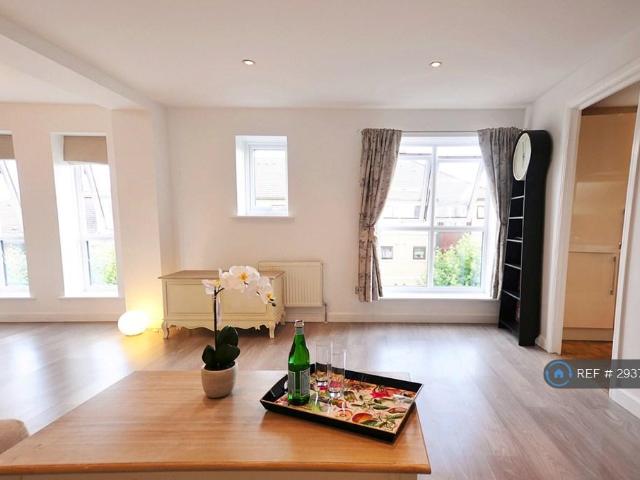 Bowes Lyon Hall, London, E16 3 bed flat to rent £3,200 pcm £738 pw