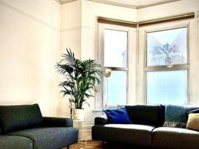 Bowes Park, London, 2 Bedroom Flat