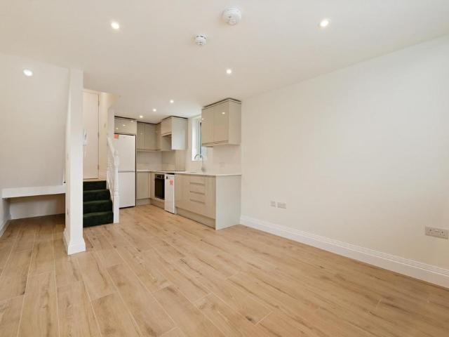 Bowes Road, Arnos Grove, N11 1 bed flat to rent £1,746 pcm £403 pw