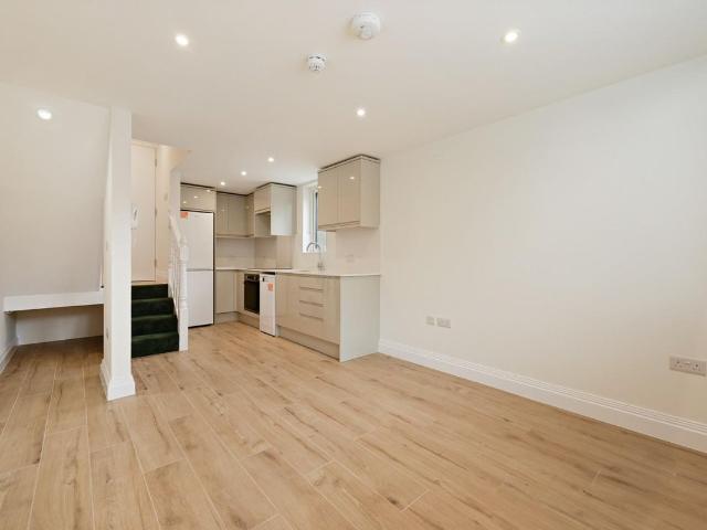 Bowes Road, Arnos Grove N11, 1 bed flat to rent, £1,750 pcm | PrimeLocation