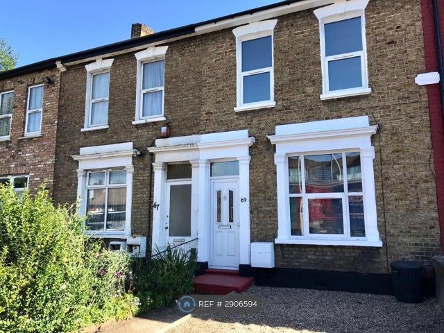 Bowes Road, London N13, Studio to rent, £1,100 pcm | PrimeLocation