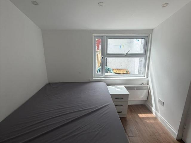 Bowes Road, Southgate N13, 1 bed flat to rent, £1,350 pcm | PrimeLocation