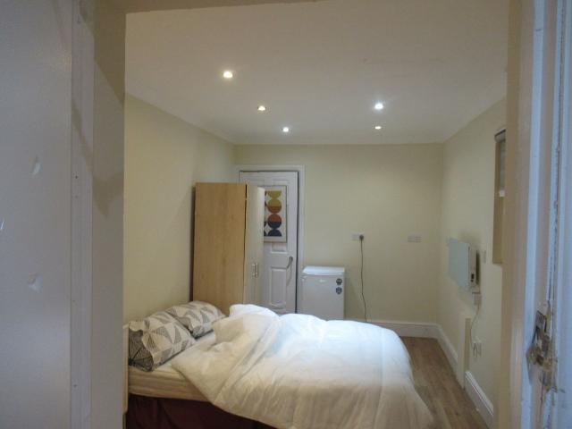 Bower Lane, Maidstone ME16, 6 bed town house to rent, £4,500 pcm | PrimeLocation