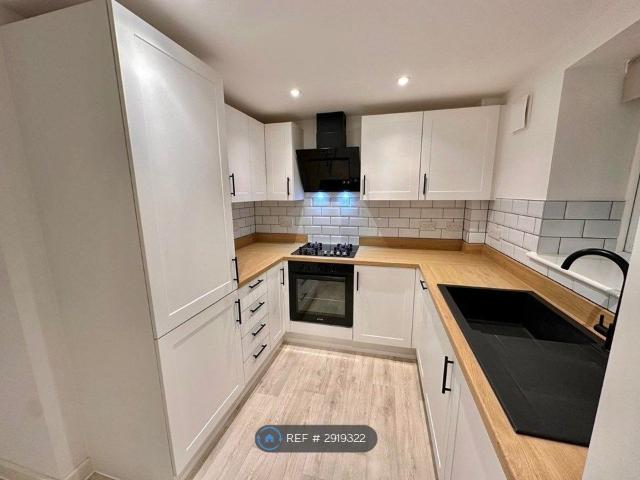 Bowers Court, Chard TA20, 1 bed flat to rent, £775 pcm | PrimeLocation