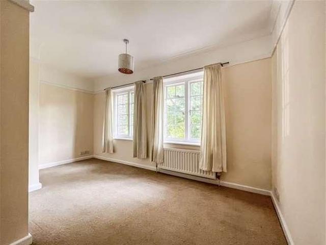Bowers Parade, Harpenden, AL5