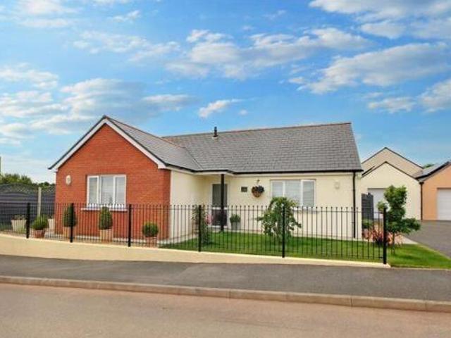 Bowett Close, Hundleton, 3 Bedroom Detached