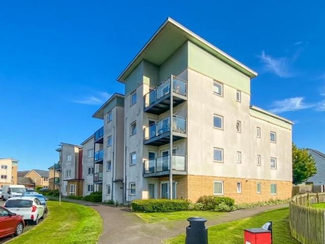 Bowhill Way, Harlow CM20 2 bed apartment to rent £1,550 pcm £358 pw