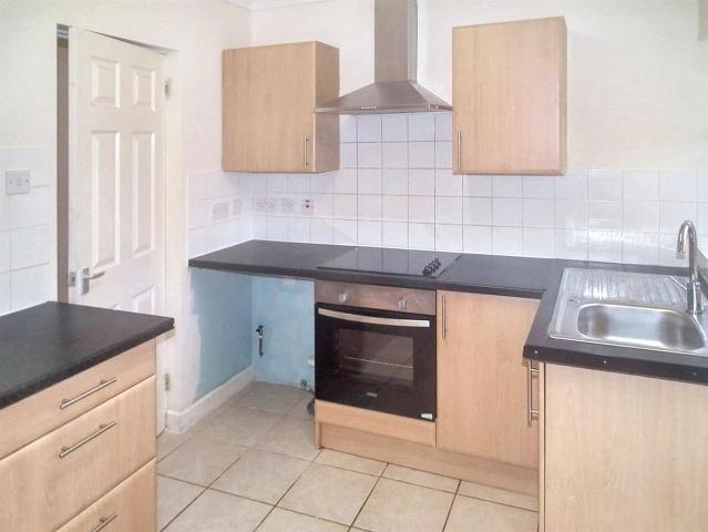 Bowling Green Avenue, Kettering NN15, 2 bed flat to rent, £795 pcm | PrimeLocation
