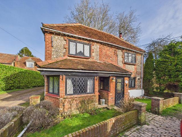 Bowling Green, Stokenchurch, High. 3 bed cottage to rent £2,250 pcm £519 pw