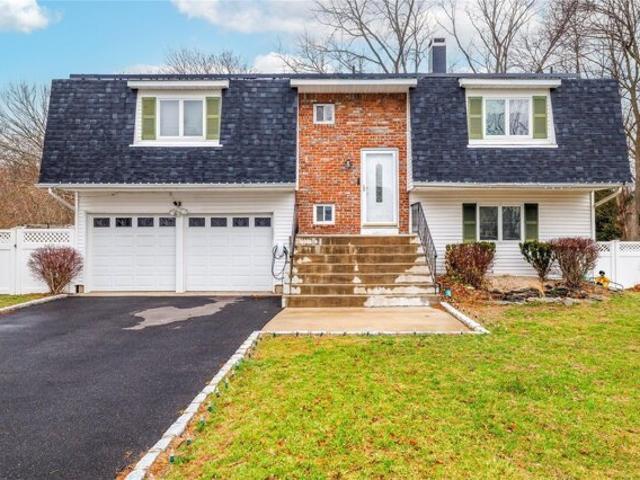 Bowman Ln, Kings Park, Home For Sale