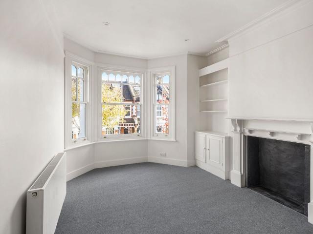 Bowood Road, Battersea SW11, 2 bed flat to rent, £2,500 pcm | PrimeLocation
