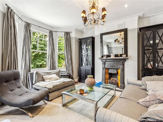 Bowood Road, London, SW11 3 bed apartment to rent £3,500 pcm £808 pw