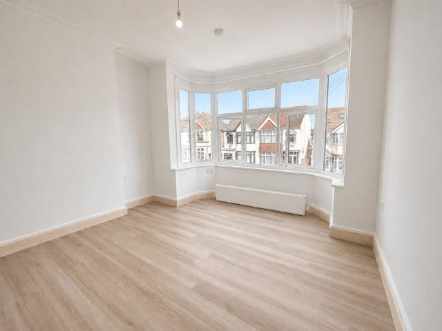 Bowrons Avenue, Wembley, HA0 3 bed maisonette to rent £2,100 pcm £485 pw