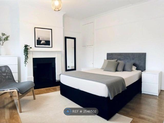 Bowry House, London E14, 3 bed flat to rent, £2,900 pcm | PrimeLocation