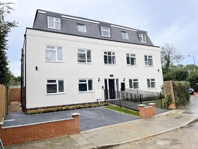 Boxtree Road, Harrow 2 bed apartment to rent £1,800 pcm £415 pw