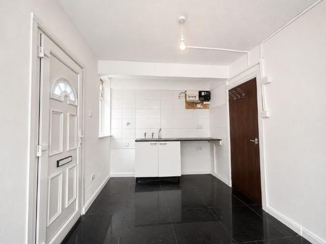 Box Studio Flat, Abercromby Avenue, High Wycombe, Buckinghamshire, HP12 3BB