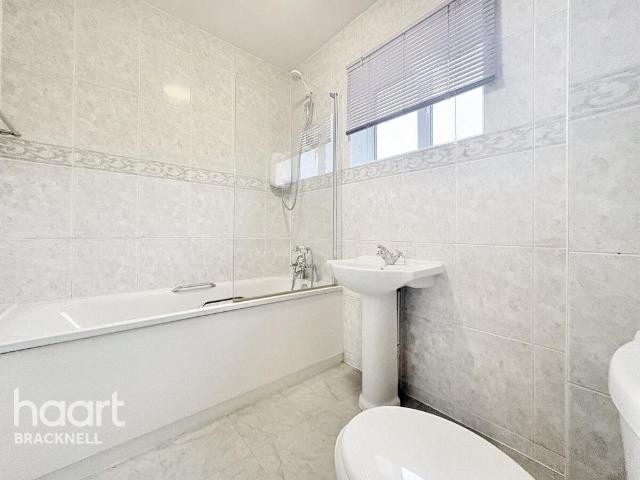 Boxford Ridge, BRACKNELL 1 bed end of terrace house to rent £1,275 pcm £294 pw
