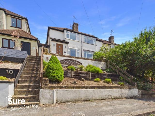 Boxmoor Hemel Hempstead. 3 bed end of terrace house to rent £1,950 pcm £450 pw