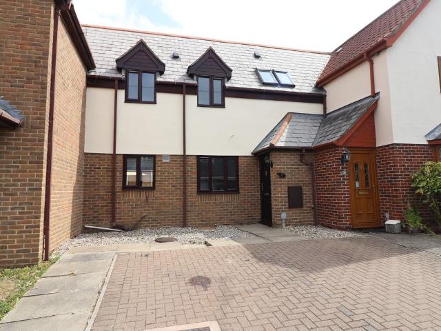 Boyd Court, Wickford SS12, 2 bed property to rent, £1,600 pcm | PrimeLocation