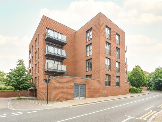 Boyd Way, Kidbrooke Village, London, SE3 2 bed apartment to rent £2,100 pcm £485 pw