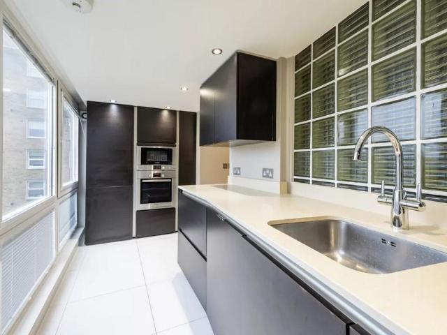 Boydell Court, St Johns Wood, NW8 3 bed apartment to rent £5,633 pcm £1,300 pw