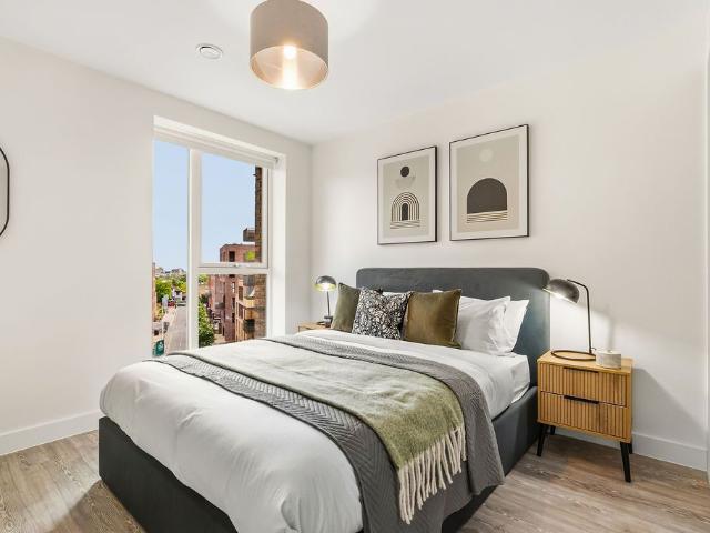 Boyle Court, Lampton Parkside, Hounslow TW3, 1 bed flat to rent, £1,750 pcm | PrimeLocation