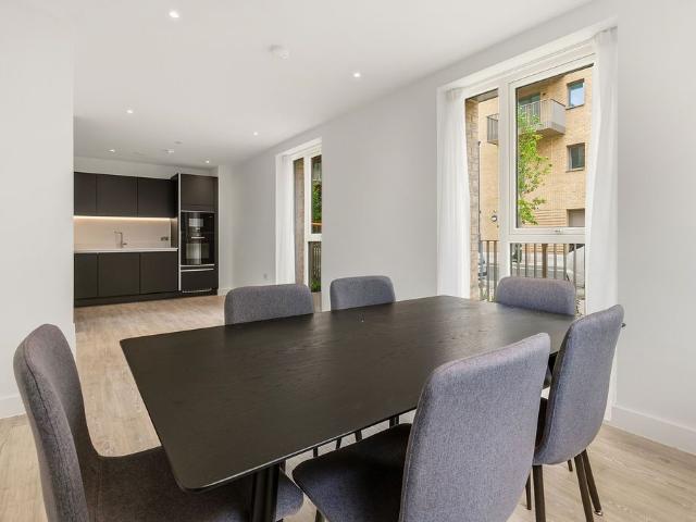 Boyle Court, Lampton Parkside, Hounslow TW3, 3 bed flat to rent, £3,000 pcm | PrimeLocation