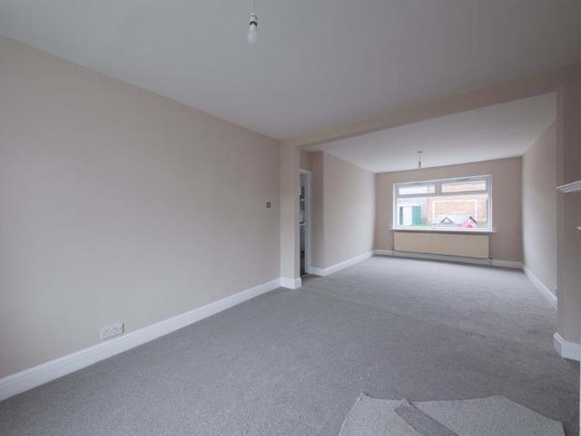 Boyn Valley Road, Maidenhead, SL6 3 bed semi detached house to rent £1,950 pcm £450 pw