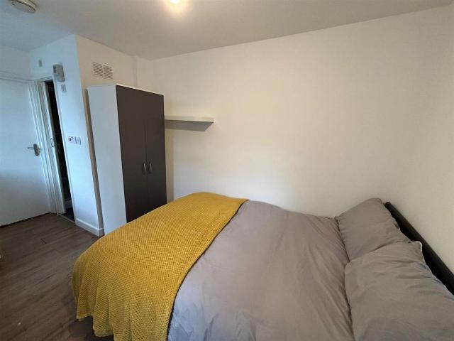 Bloxcidge Street, Oldbury B68, Room to rent, £525 pcm | PrimeLocation