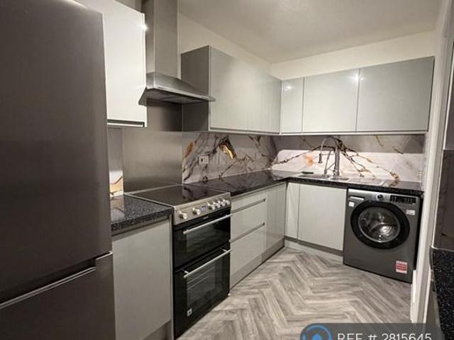 Bloxworth Close, Wallington, SM6 2 bed flat to rent £1,800 pcm £415 pw